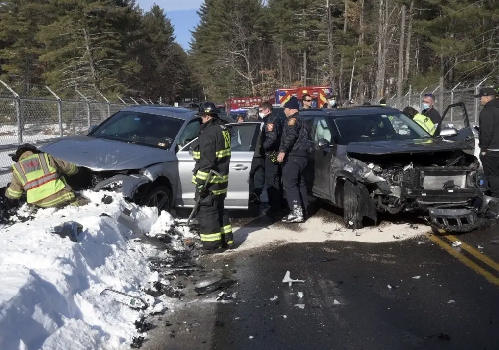 Minor injuries in head-on crash at Nashua-Merrimack line | News, Sports ...